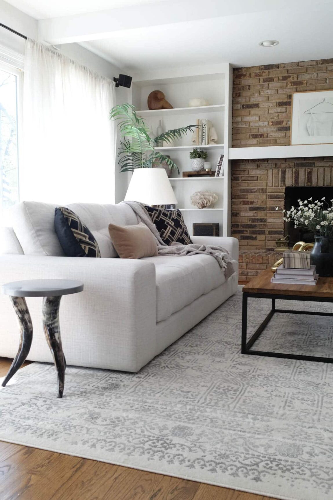 Easy Way To Choose A Rug Size In Your Living Room | House Of Hipsters